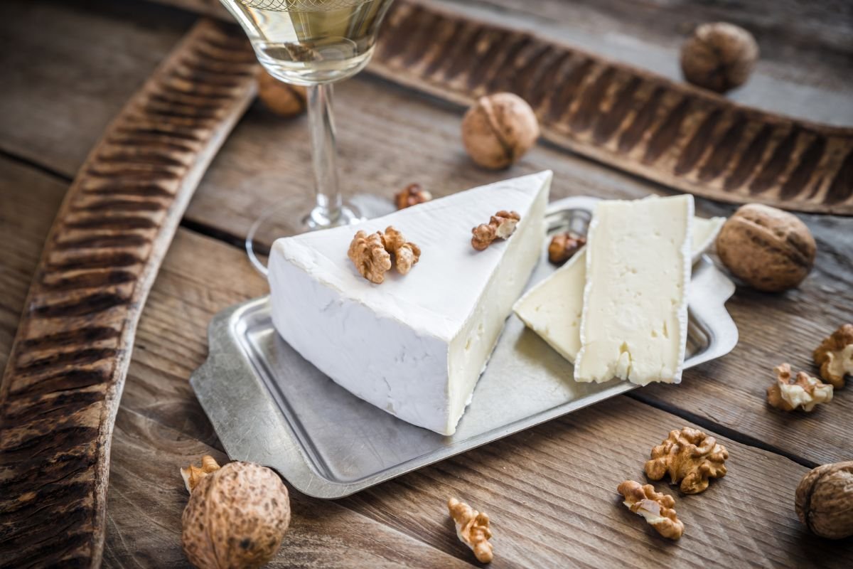 Brie sūris – prancūziškas delikatesas. Ar turėtume jį valgyti su ...