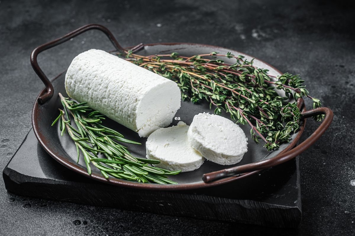 Ožkos sūris: kaip panaudoti patiekaluose su kuo jis dera?