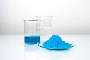 Vario sulfatas: kaip ir kada juo purkšti vaismedžius?