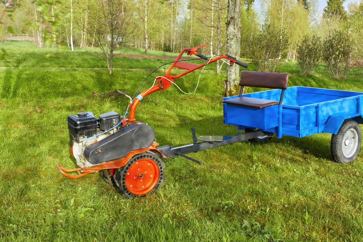 Motoblokai – universalūs pagalbininkai sodo darbuose